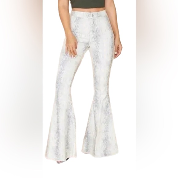 Altar'd State | Pants & Jumpsuits | Nwt Altard State Flarebell Bottom ...